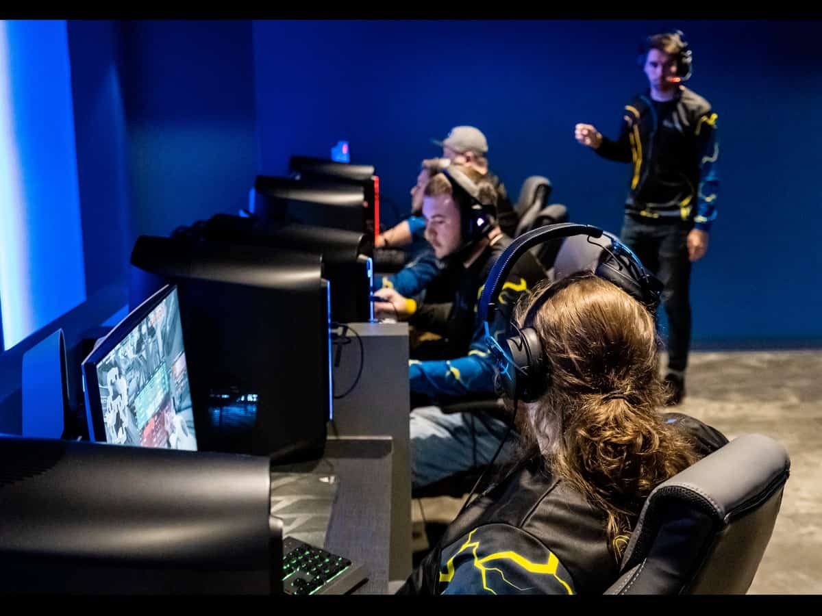 Southeastern joins ever-growing popularity of Esports teams - Bryan ...